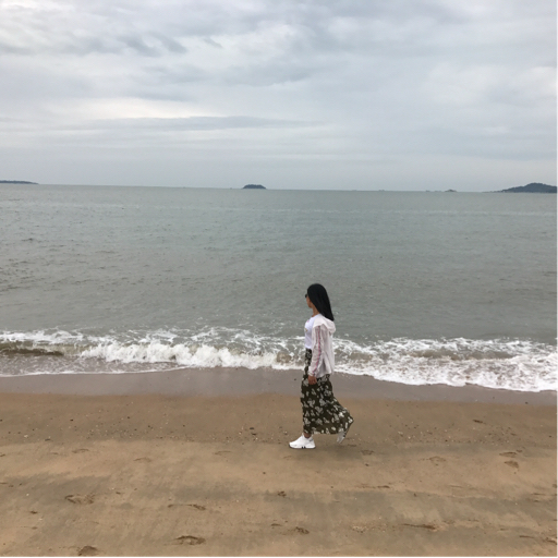 拉二胡的西西 