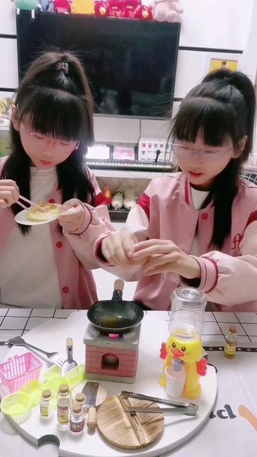 给孩子入手了个迷你厨房放假在家手机电视也不看了还锻炼了动手能力太棒了