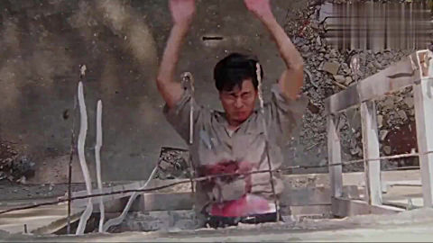 刘德华经典之作, 在进屋之前,在屋外的水管上放了一把枪