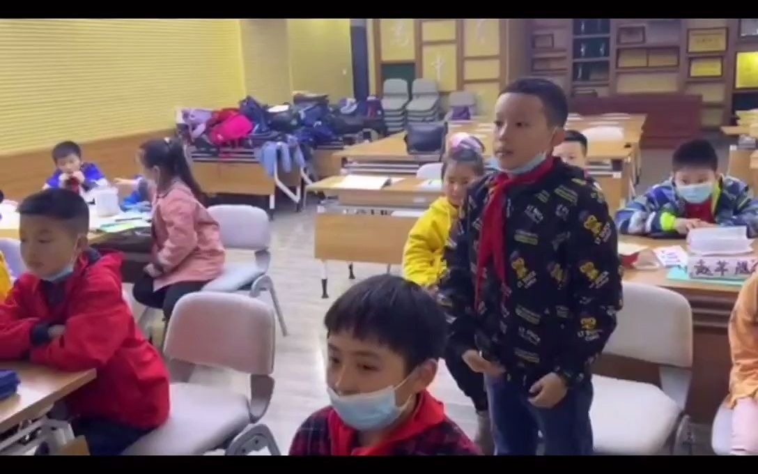 创新街紫荆小学STEM课程喂鸟器设计制作