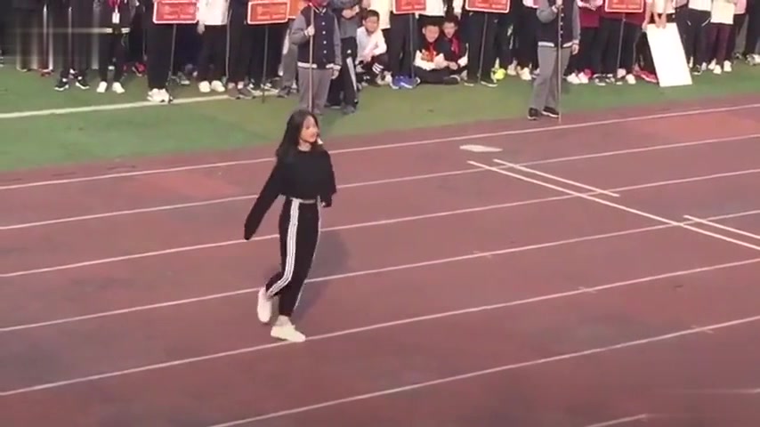 每年校园运动会的开幕式,总有那么几个大神,实在是太意想不到了