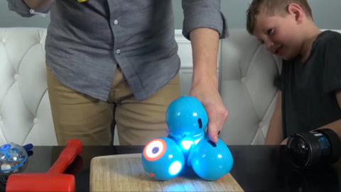 超智能的STEM机器人,工作原理是什么?老外暴力拆开一探究竟,