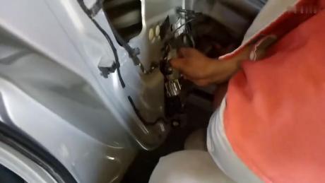 V70924-福特福克斯拆左后玻璃升降器
