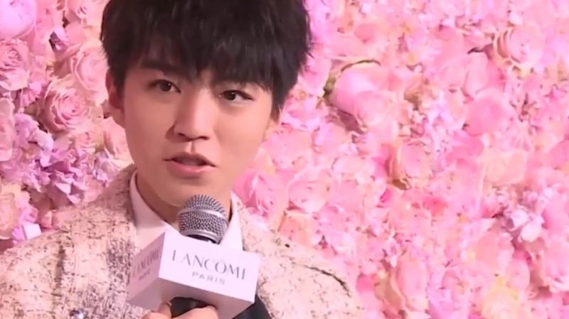 王俊凯20岁生日,看到杨紫凌晨发的微博,网友纷纷炸锅!