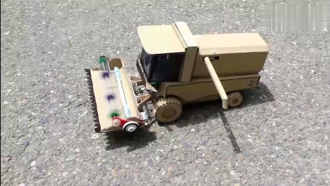 创意手工diy-硬纸板手工制作收割机电动玩具模型