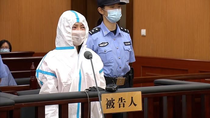 庭审画面曝光!郭美美泪洒法庭