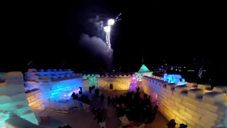 俄罗斯现实版冰雕城堡,夜晚会发五彩光芒,有一种君临天下的感觉