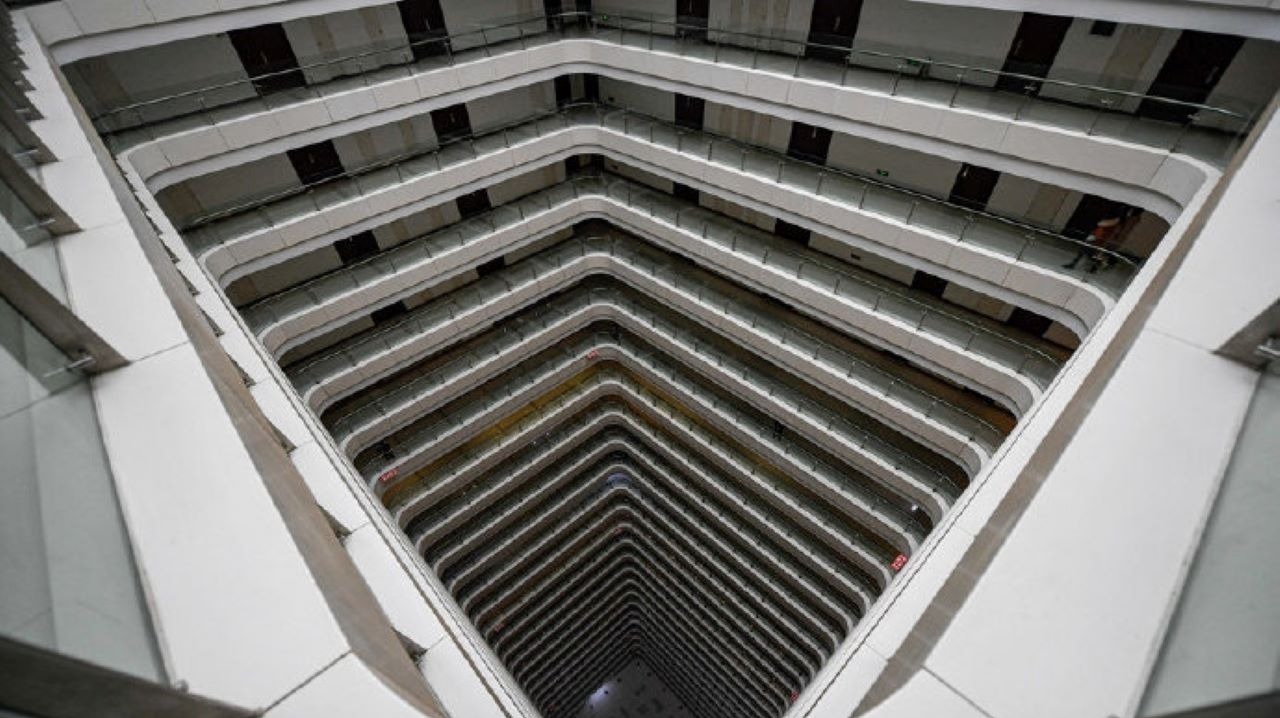 魔幻!成都一写字楼楼层重重叠叠似"盗梦空间",网友:有那味了