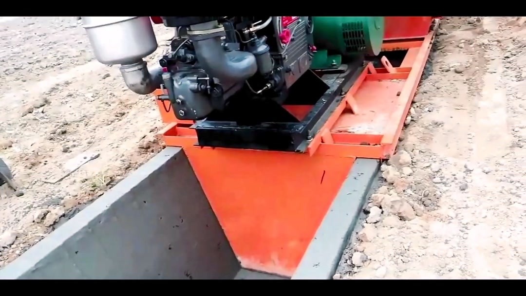 水渠机-混凝土水沟滑模机施工视频