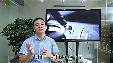 跑高速时如何用雨刮把挡风玻璃上大量昆虫尸首刮干净?