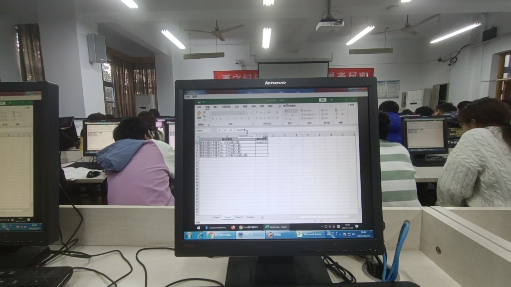 Excel操作题 第一题 。