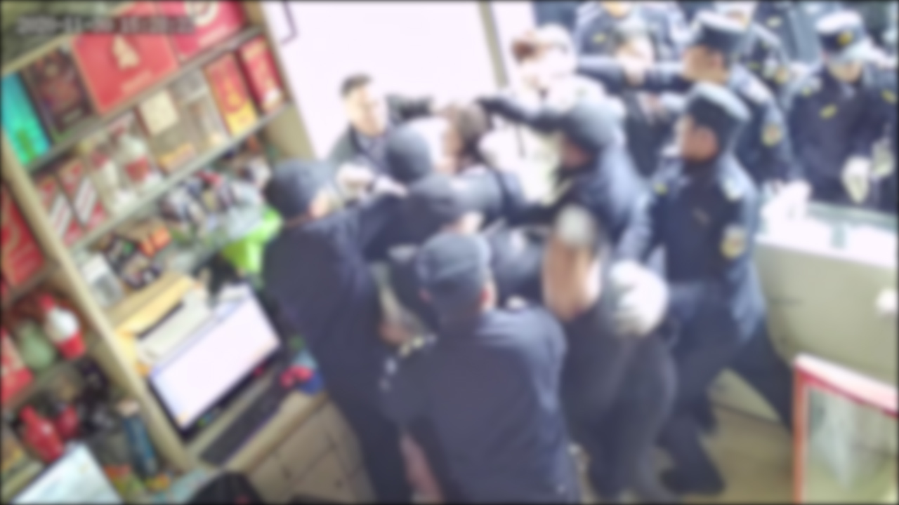 城管局回应"商户被十余名执法人员群殴":我们没有打人,涉事城管正常上班