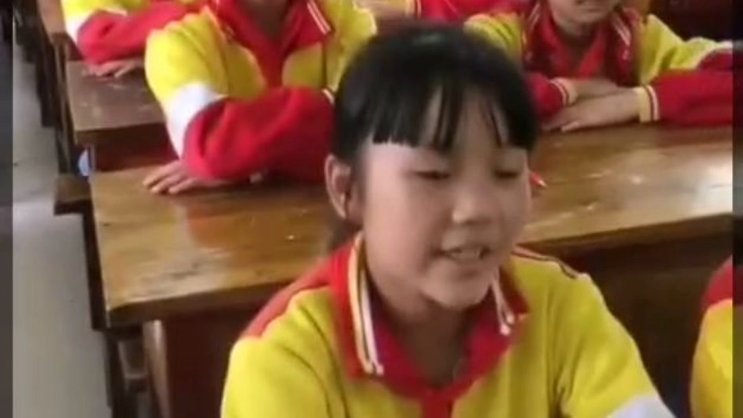小学生在课堂上唱这首歌合适吗?欢迎大家在下面评论区参与讨论!