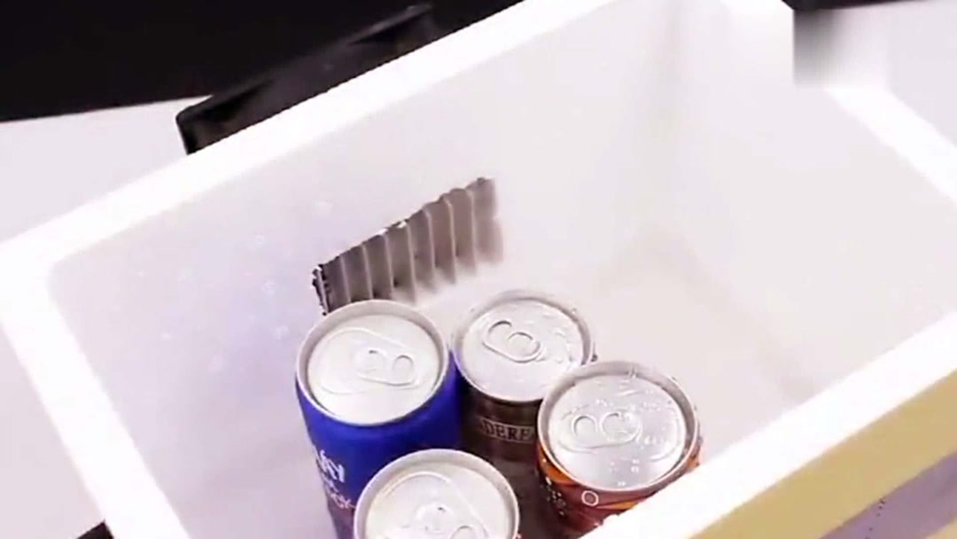 小哥教你制作迷你冰箱,有技术有想法就是任性啊