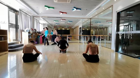 #舞蹈课堂随拍 生命在于运动