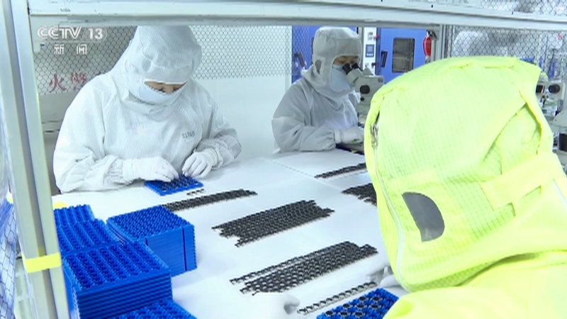 [24小时]上海加快推动经济社会发展回归正常轨道 “12条”登记便利化...