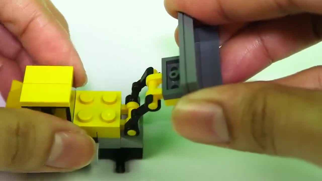 积木拼装的挂车运输挖机