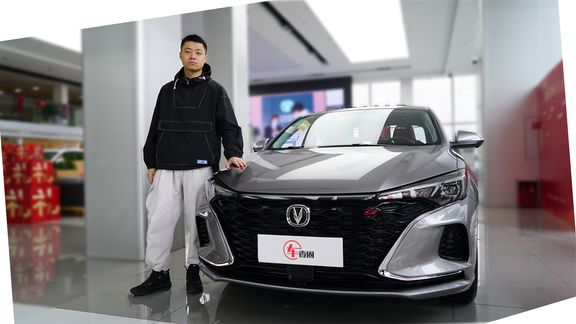 抢“鲜”探店2021逸动PLUS丨长安轿车销量担当,外观、内饰全升级