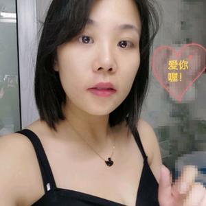 爱笑爱吃肉的小仙女 