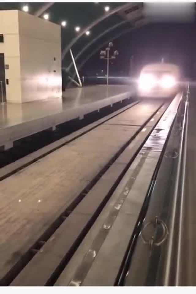 国内的磁悬浮火车,真正在空中行走的火车