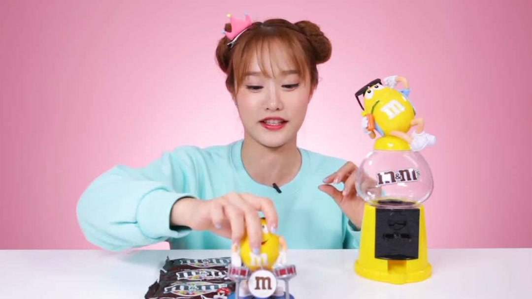 嘿基尼 基尼玩具:天哪基尼你做饮料的技术,怎么这么的高啊!