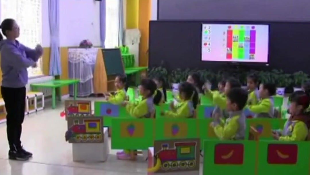 幼儿园公开课中班数学《水果列车》