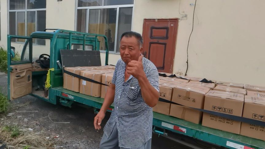 今天下午发货河北大城阜草四十台超静音增程器用强哥做的托盘送货