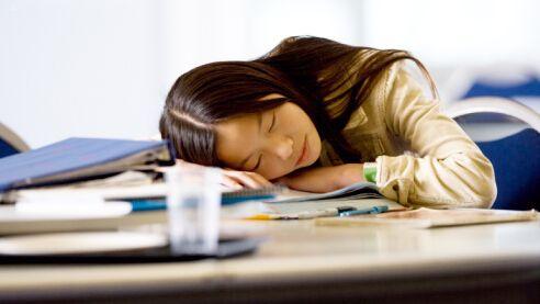 正确的午睡原来是这样,不仅解乏还舒服,这些年你睡对了吗?