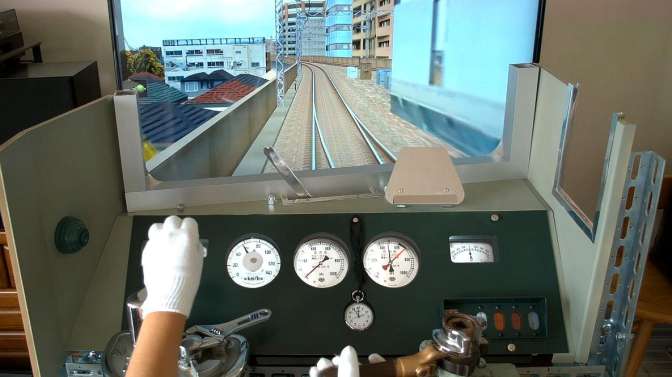 火车是如何行驶的?驾驶室模拟操作,好神奇!