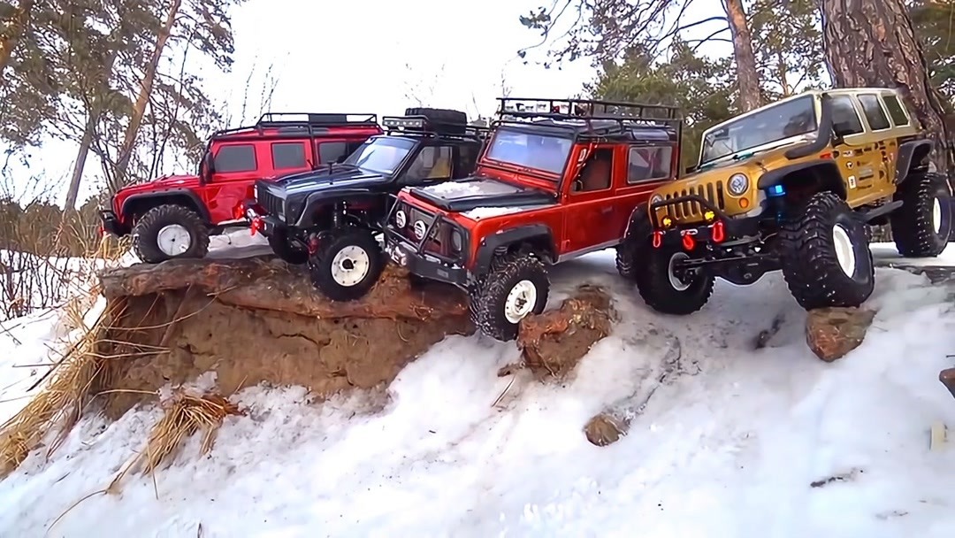 小朋友这里有精彩的越野车比赛 快来看