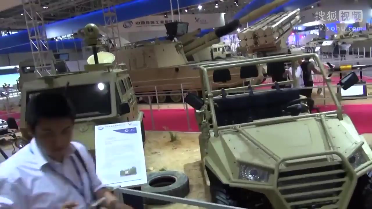 实拍珠海航展 中国兵器馆各种空地武器装备