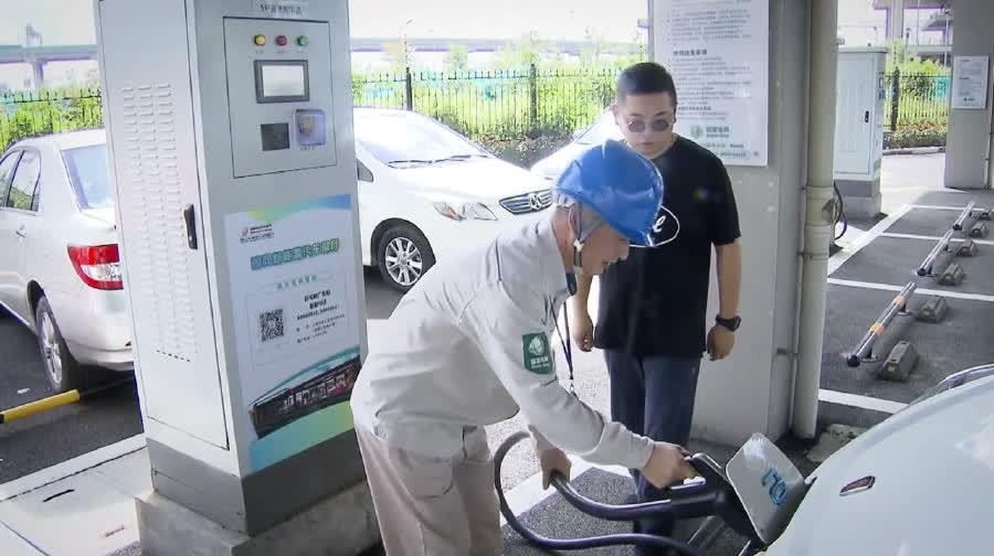 中国开始大力推广电动汽车的发展,日本汽车界却在这时候慌了!