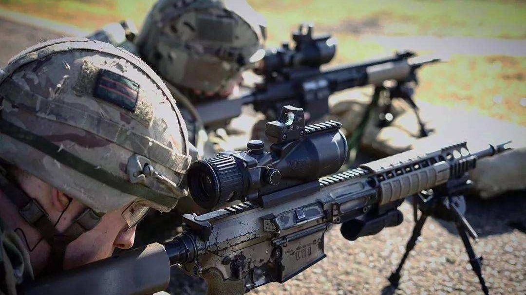 战场上,为何不能捡地上枪支使用?不是不想,没我们想的那么简单