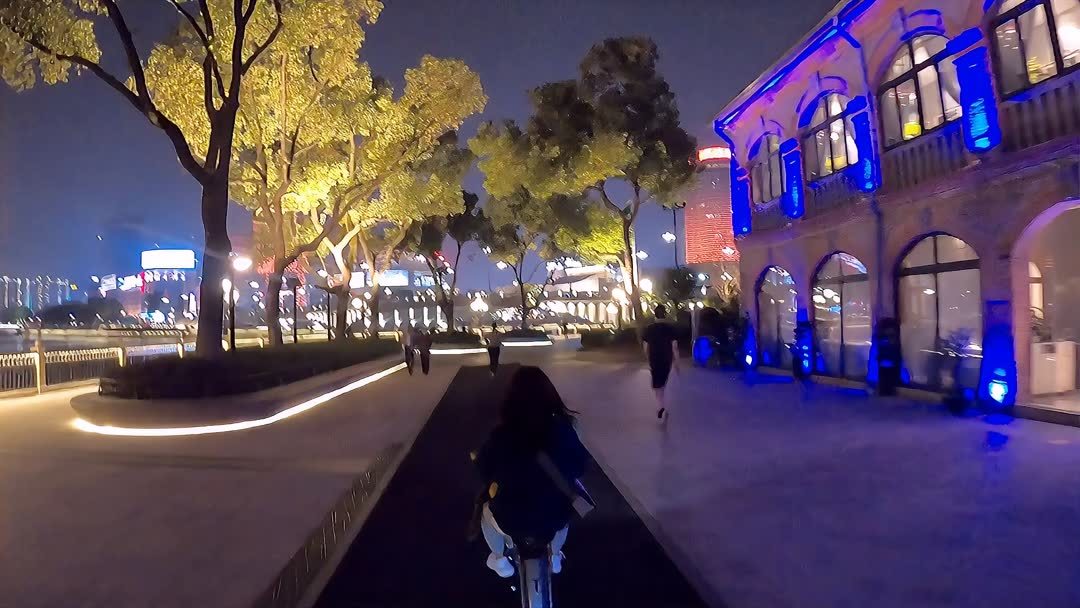 还有比上海滩还老的外滩?吃完缸鸭狗骑上给力小电动去逛逛