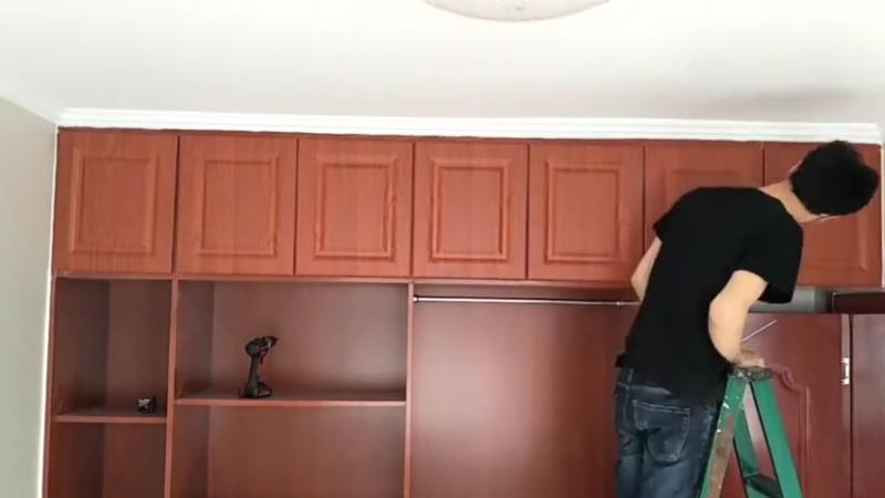 安装平开门衣柜的过程!这做工绝对比推拉门好,整体十分大气!