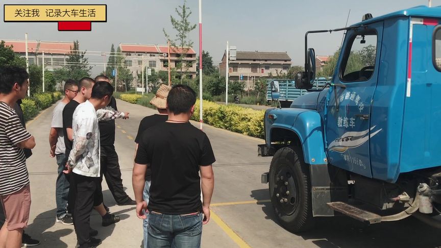 河南孟州市金牌教练指导我们倒车入库实战细节,A2科目二的抓紧看