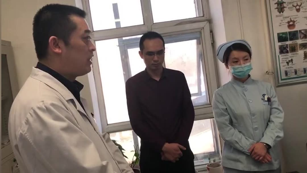 黑龙江中德骨科医院 脊柱科主任吴立国带领医护人员传达会议精神