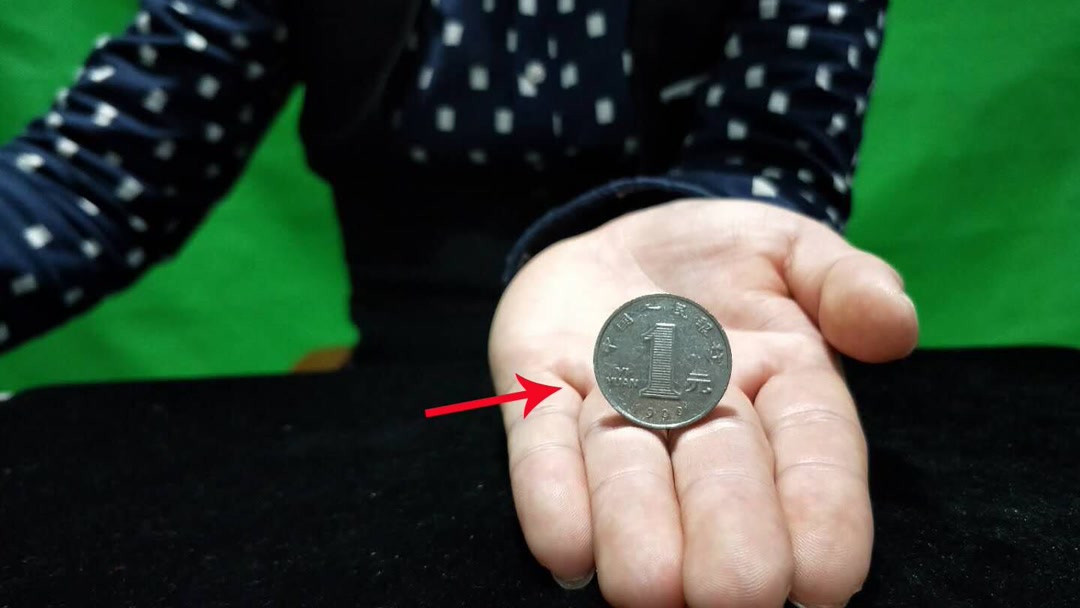 魔术教程:手中的硬币隔空转移!原来技巧是这样