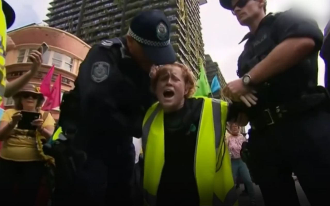 环保组织全球多地示威,数百人被捕