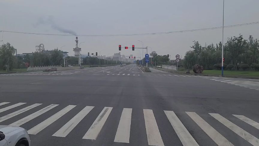 重型半挂牵引车,上下渡船,横渡长江。