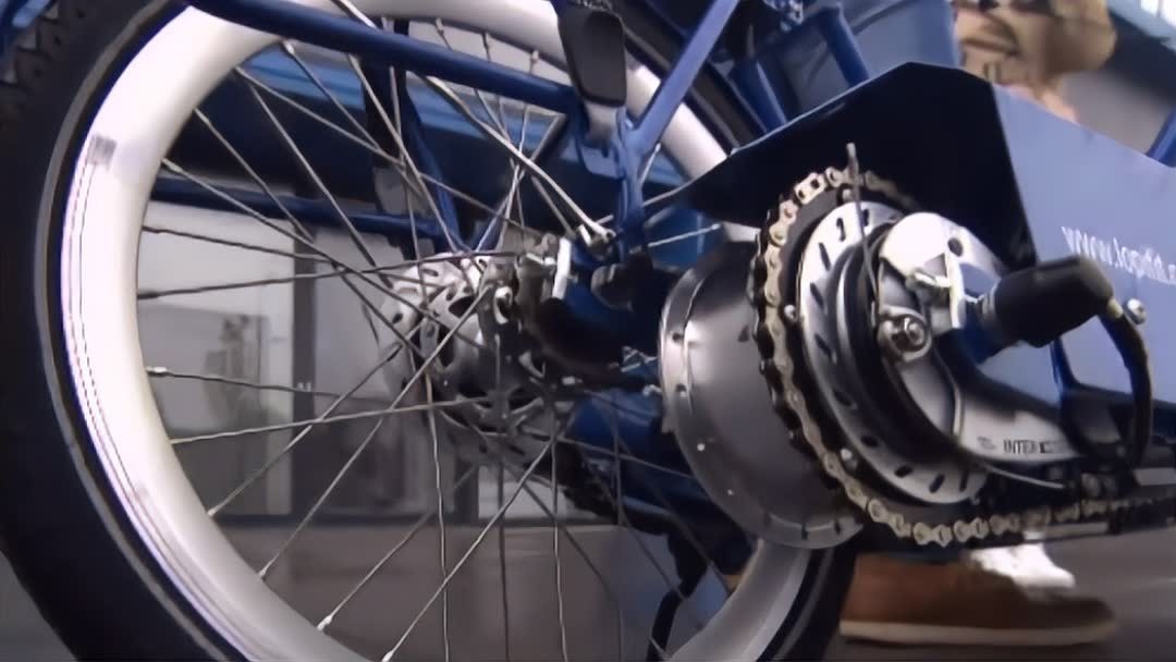 荷兰设计师发明的自行车,可以一边骑行一边散步,出行健身两不误