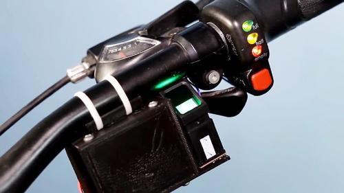 印度人才还真不少,本人给电动自行车加上指纹识别功能,太牛了