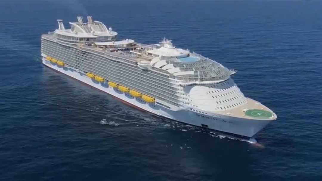 世界上最大的游轮皇家加勒比 简直就是移动水上乐园啊