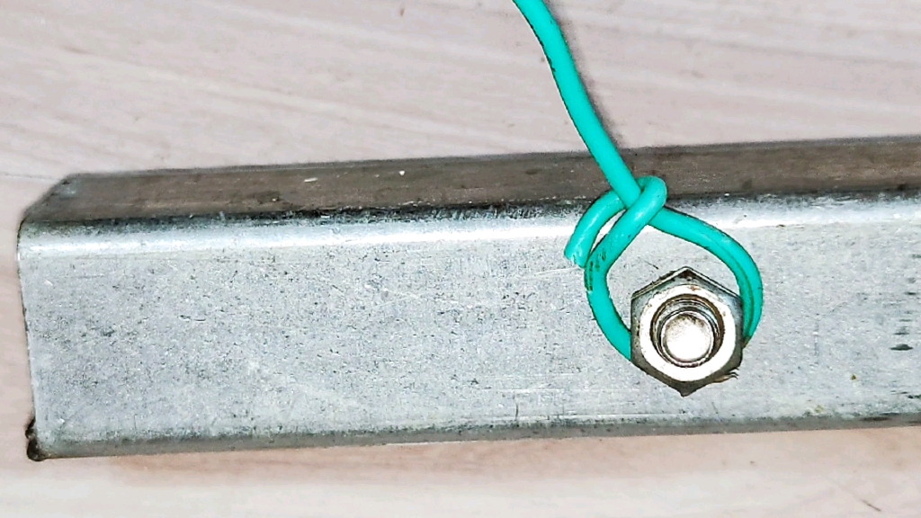 镀锌方钢螺丝孔太靠里了,螺丝根本穿不出来怎么办?教你轻松解决