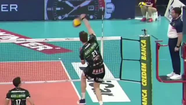 世界级的男排比赛,完美诠释了什么叫暴力美学!#男排 #排球