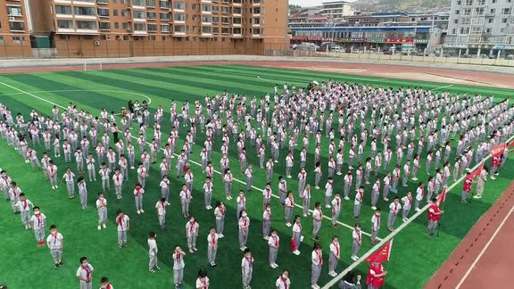 石楼:第七小学举行2020年抗击疫情最美师生表彰大会