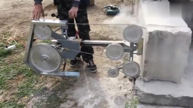 还是头一次见这么奇特的石头切割机,真是大开眼界了!