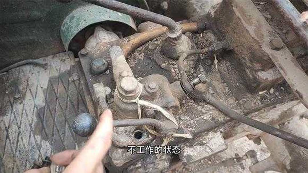 拆解拖拉机上面的柱塞泵