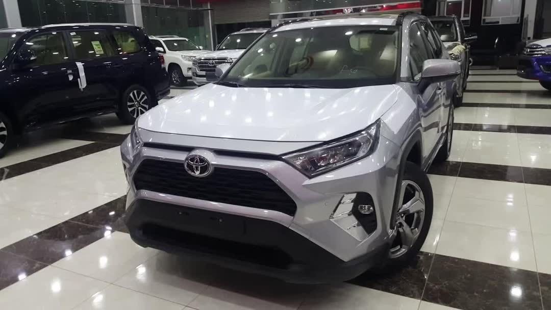 按下2019款丰田RAV4车钥匙,详细了解外观内饰后,才知道啥叫改变