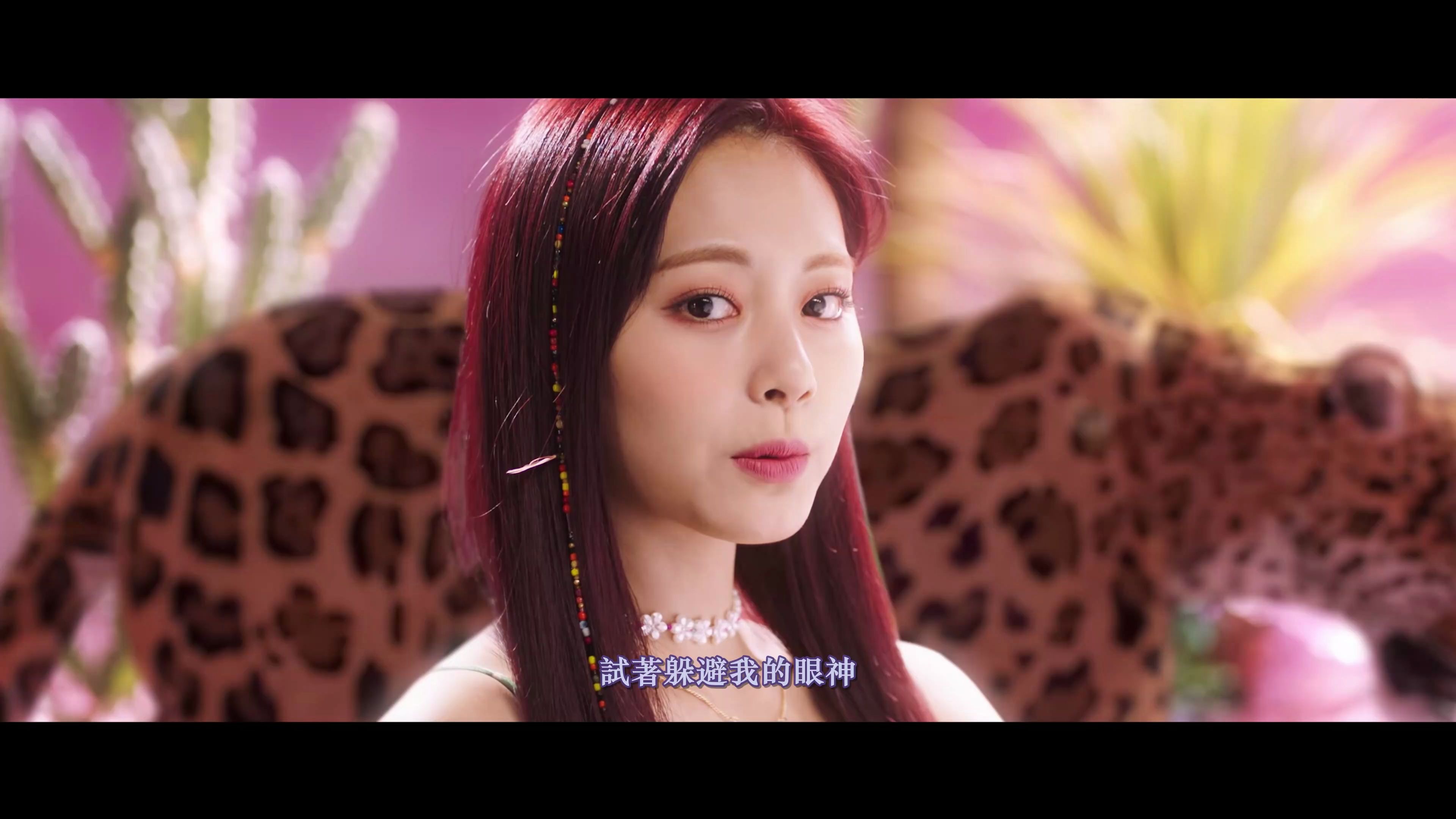 TWICE -《MORE & MORE》MV